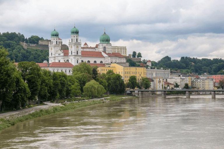 Boat Bike Tour Passau - Budapest: Cycling Along the Danube