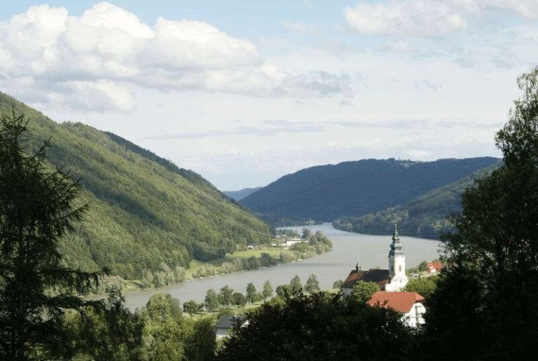 Boat Bike Tour Passau - Budapest: Cycling Along the Danube