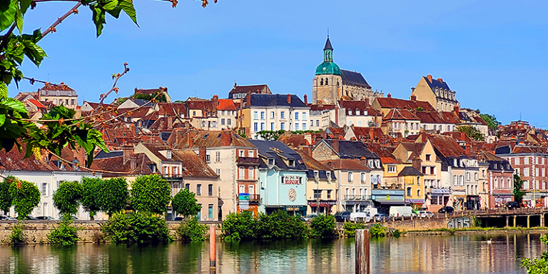 Bike and Boat Tour North Burgundy: Explore Scenic Routes